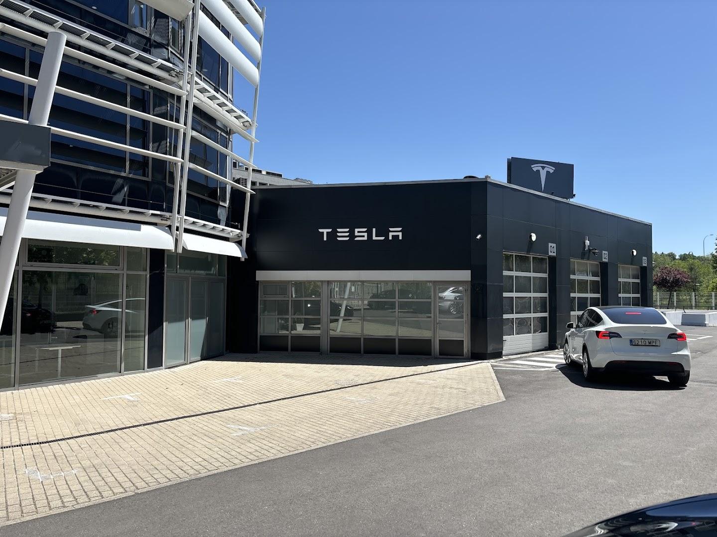 Tesla Center Madrid Alcobendas - MiConcesionario