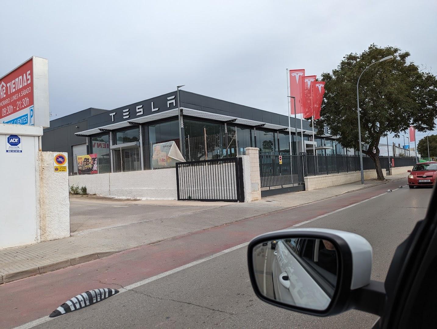 Tesla Center Valencia 2 La Eliana - MiConcesionario