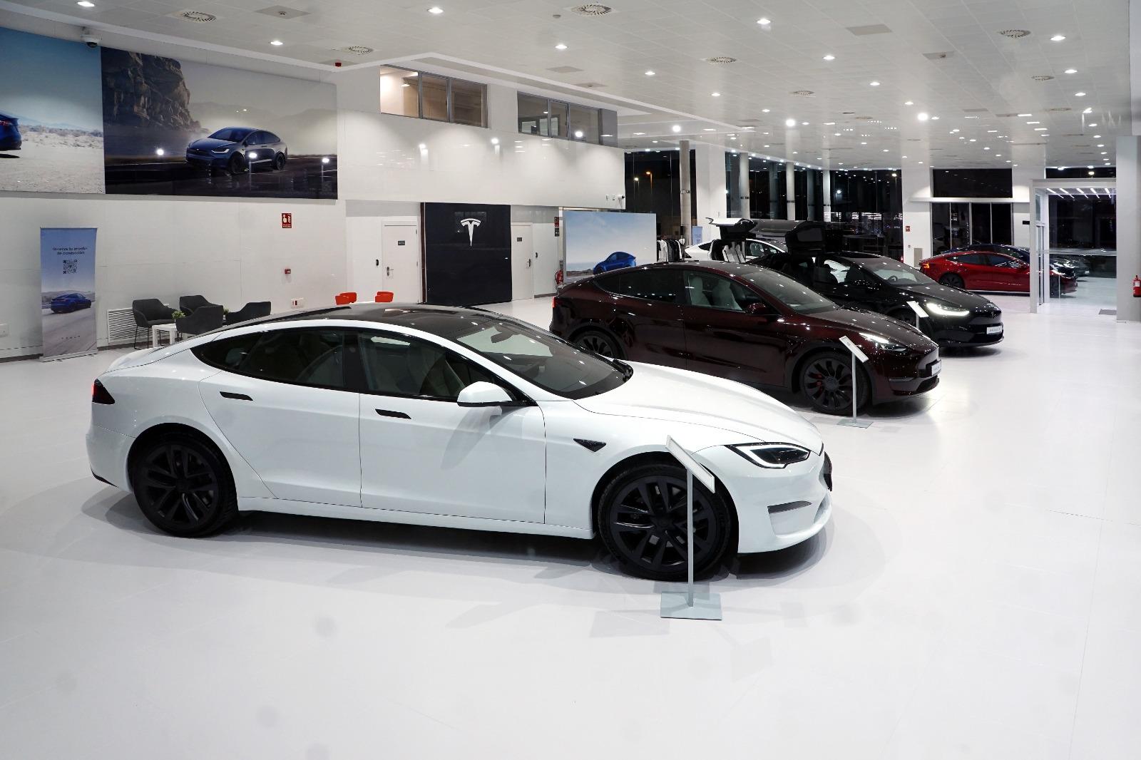 Tesla Center Valencia 2 La Eliana - MiConcesionario